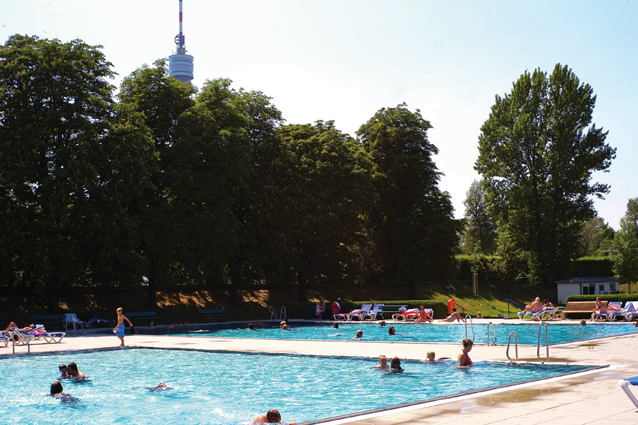 Swimming in Vienna - Very ViennaVery Vienna